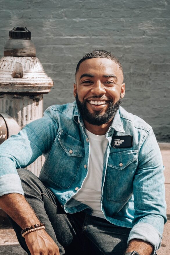 Stand-up Ian Lara is a Hit in HBOs ‘Romantic Comedy’ - Latin Heat